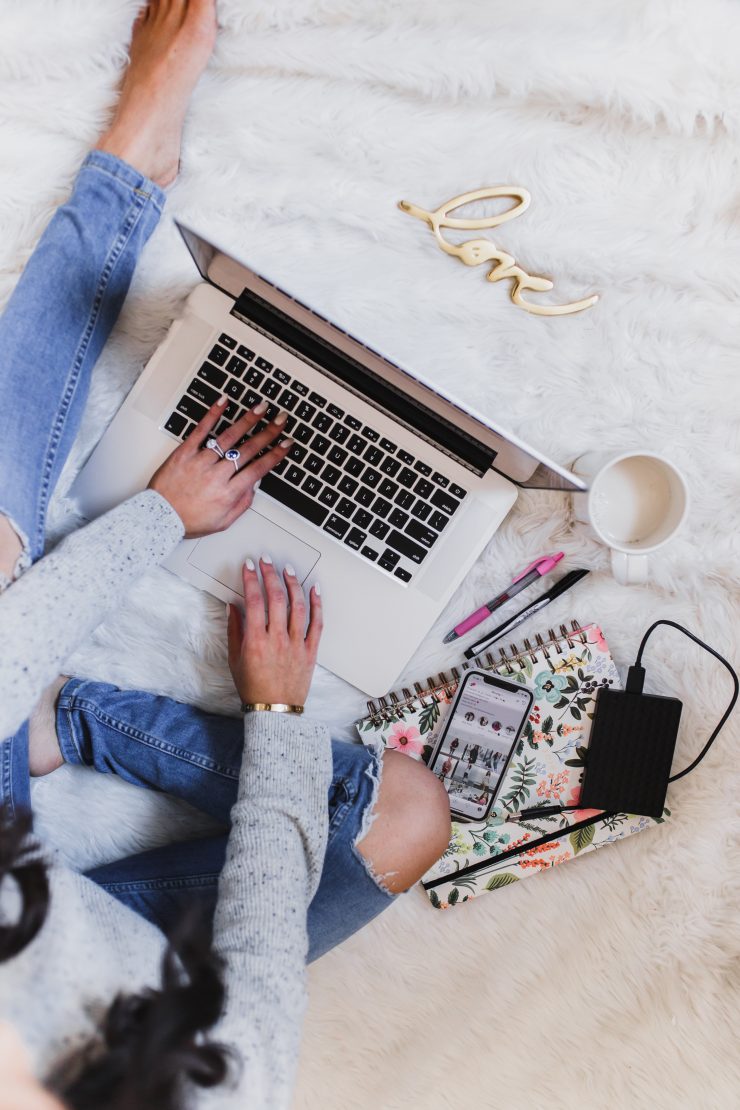 Advice on How to Start a Successful Blog - Color & Chic