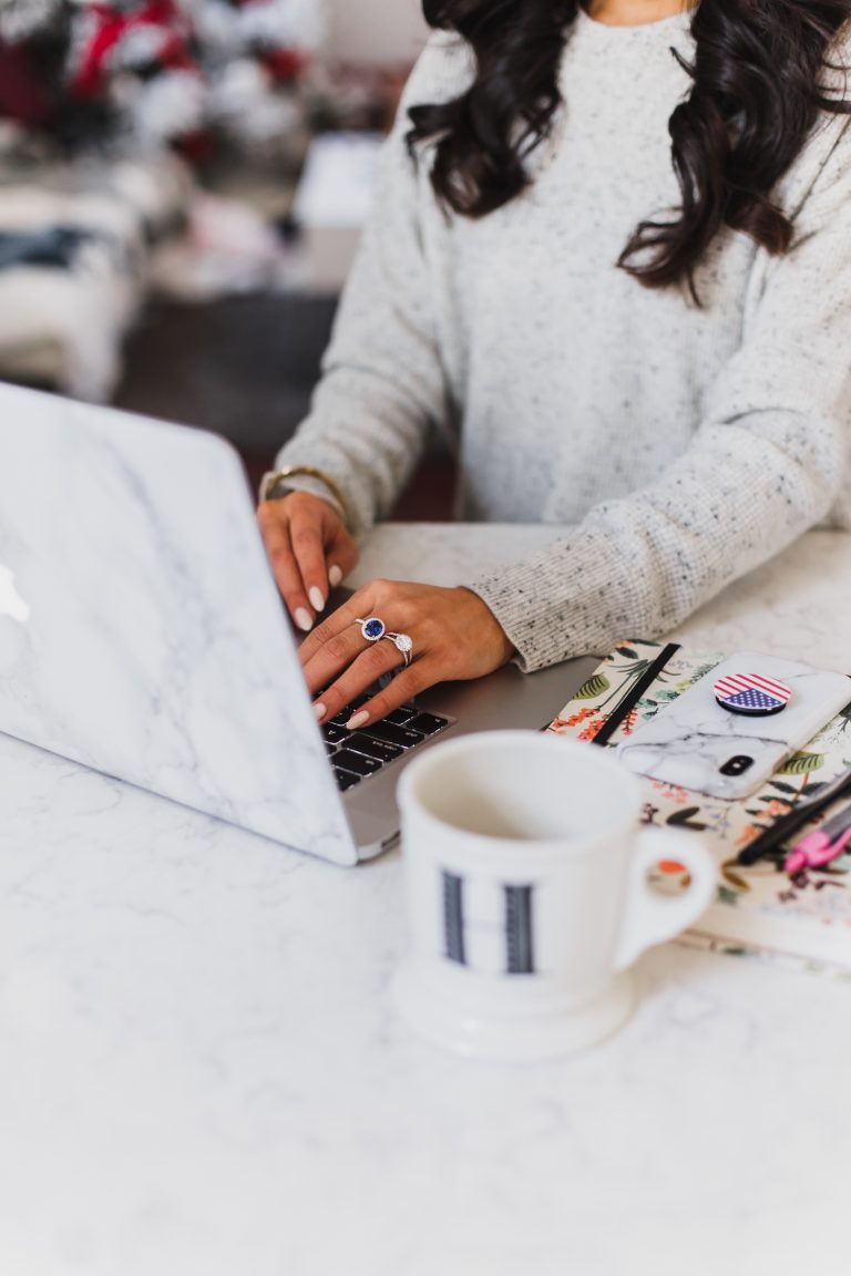 Advice on How to Start a Successful Blog - Color & Chic