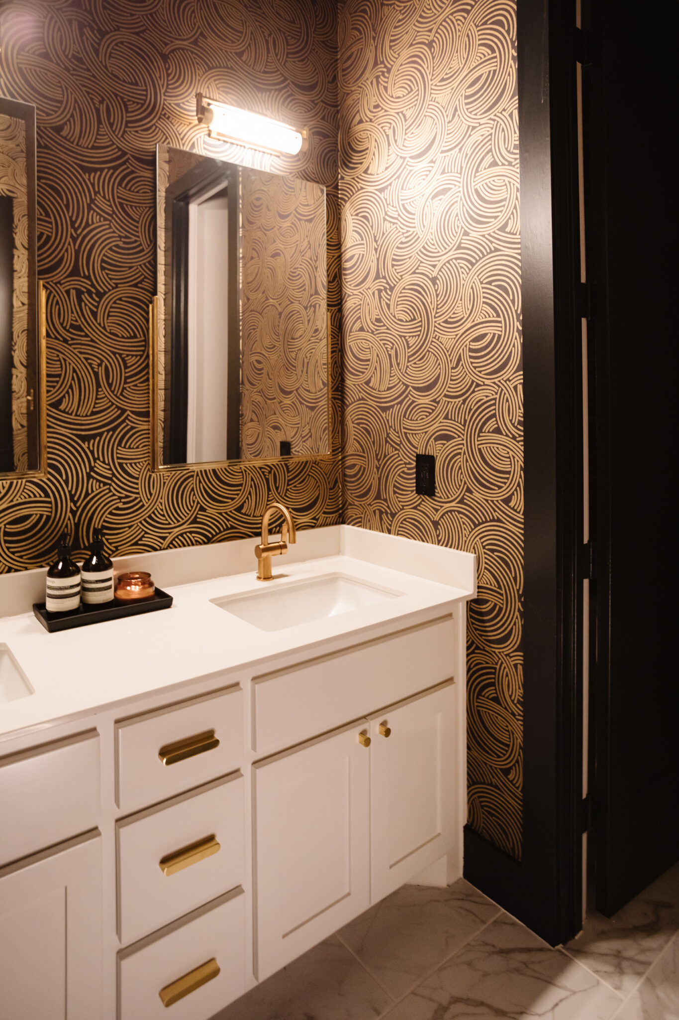 How to Select the Perfect Statement Wallpaper - Color & Chic